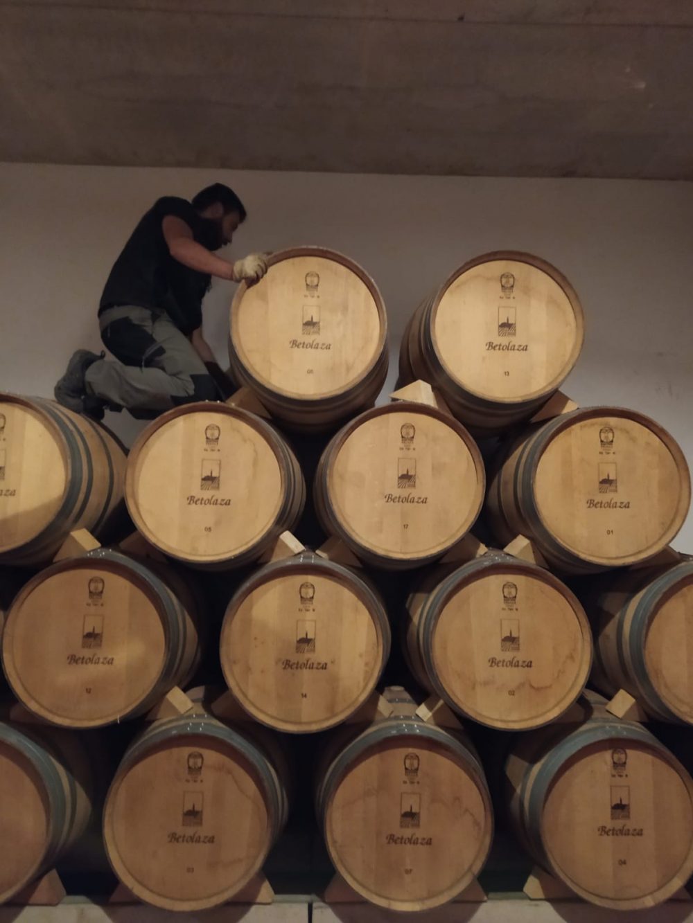 El arte del trasiego, limpieza y equilibrio » Bodega Betolaza